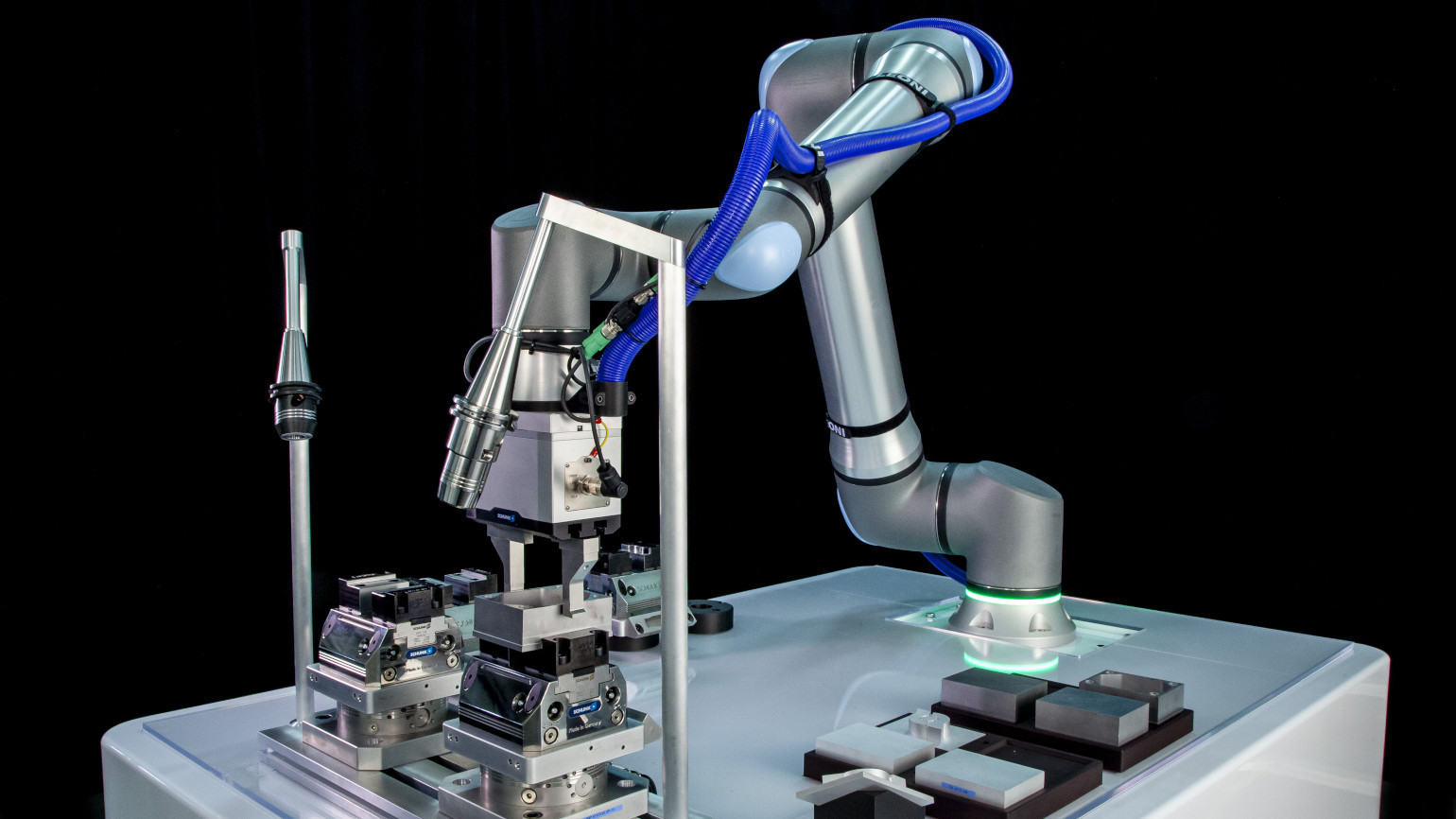 Robot de collaboration universel du robot UR20 avec la pince robotique ...